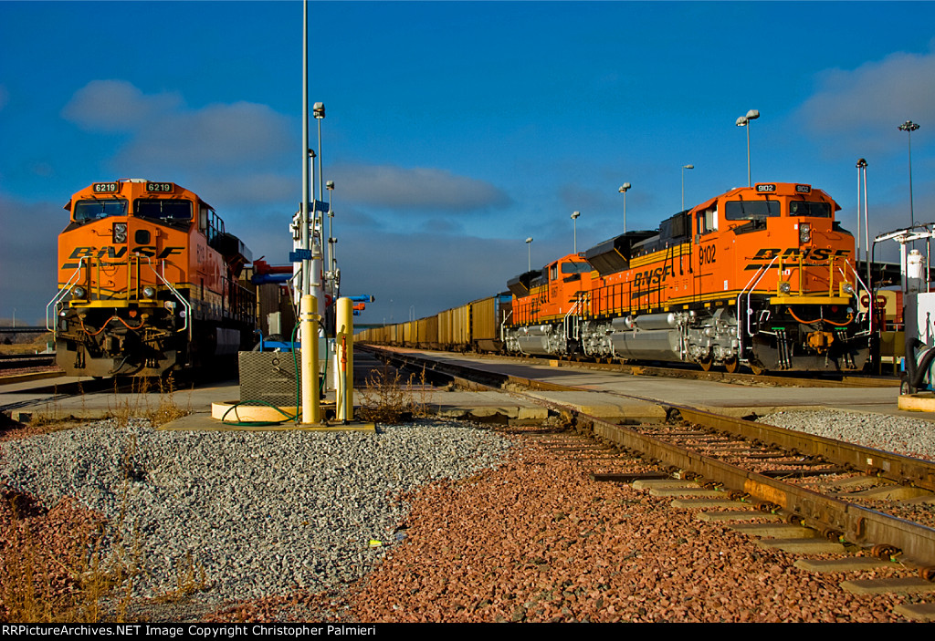 BNSF 6219 and BNSF 9102